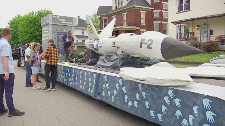 Burlington Elementary students build Memorial Day parade float