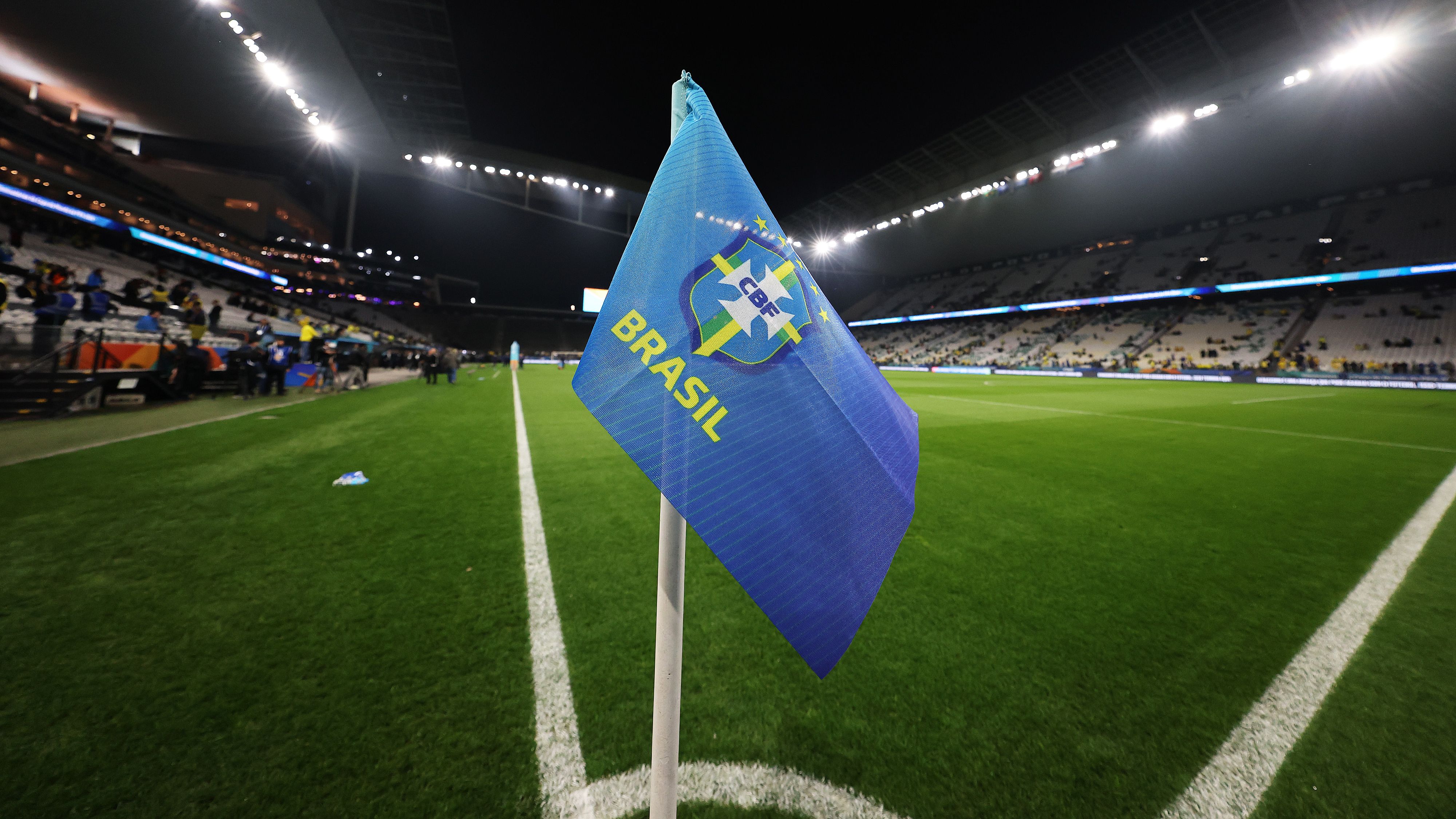 Visando maior público nos estádios, CBF cria comissão anti-violência e ...