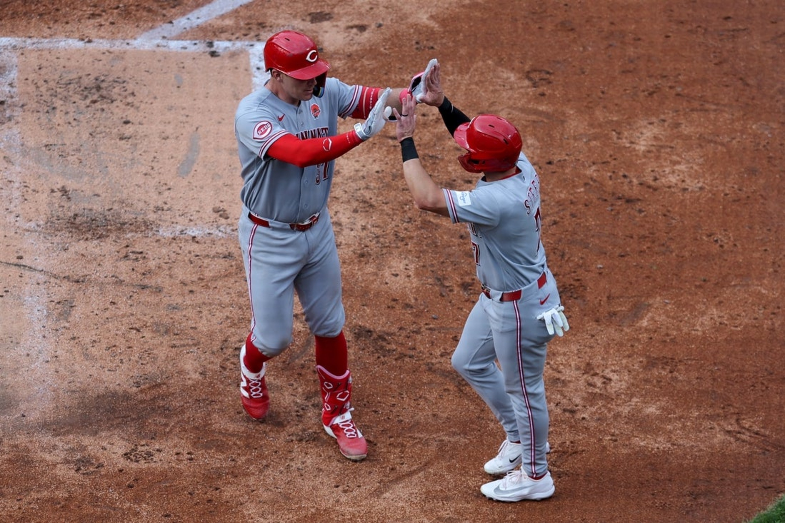 Spencer Steer drives in 3 as Reds add to Mets' misery