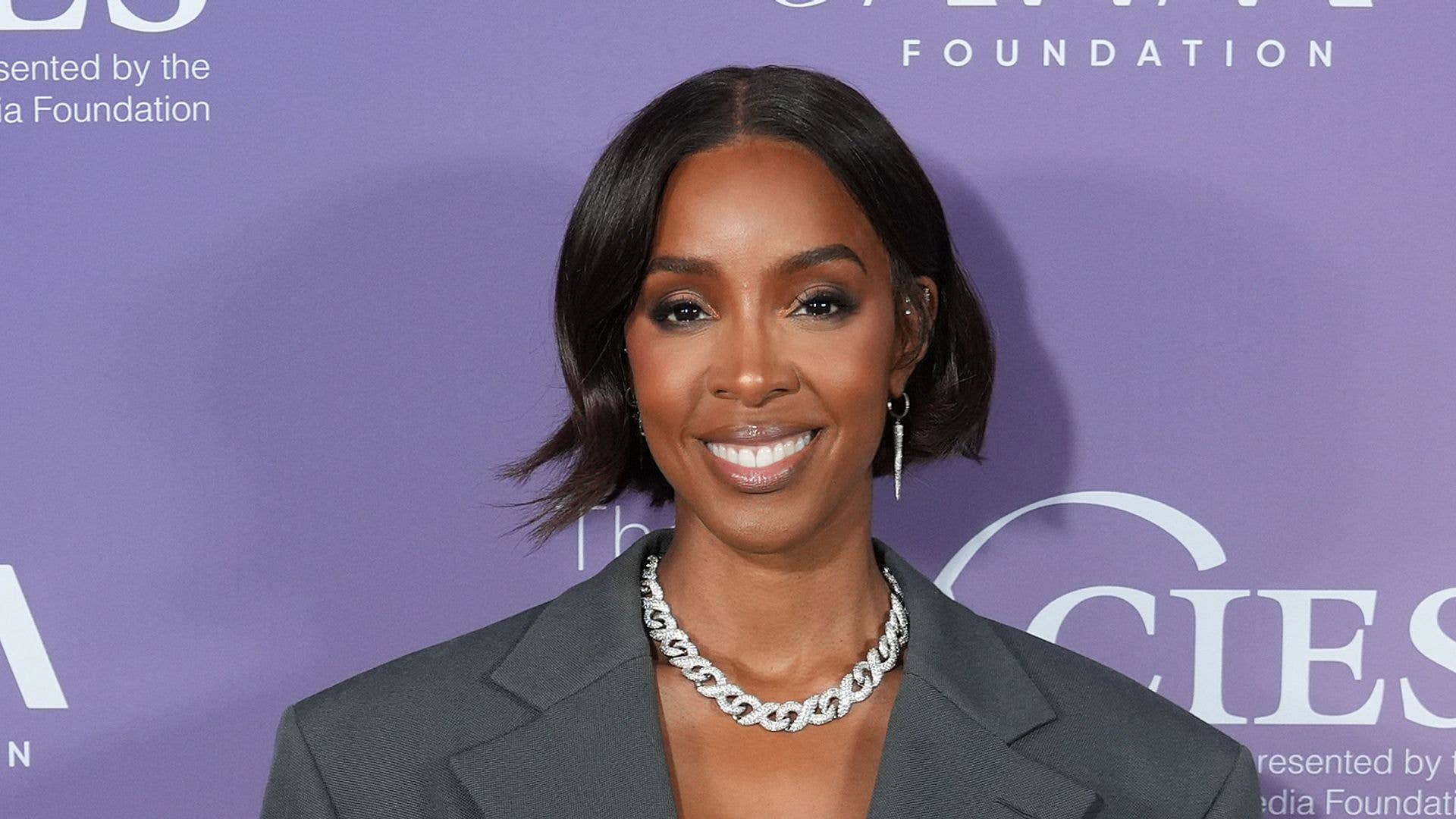Kelly Rowland highlights ultra-toned physique in revealing cut-out LBD