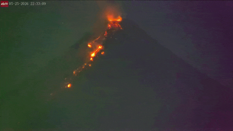 Watch: Green fireball meteor lights up erupting Mayon volcano in ...