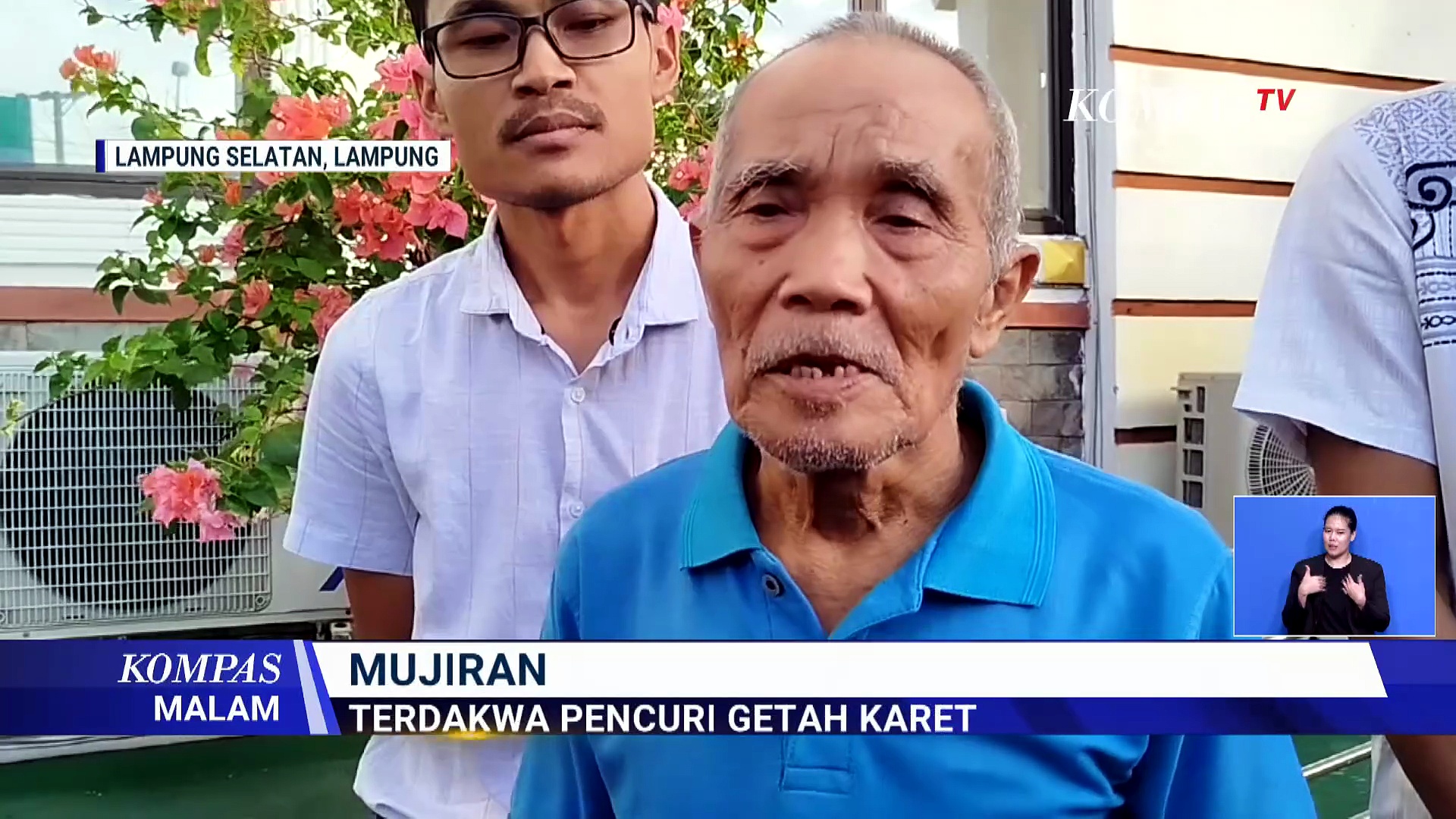 Tangis haru kakek Mujiran dibebaskan usai 3 bulan dipenjara karena curi ...