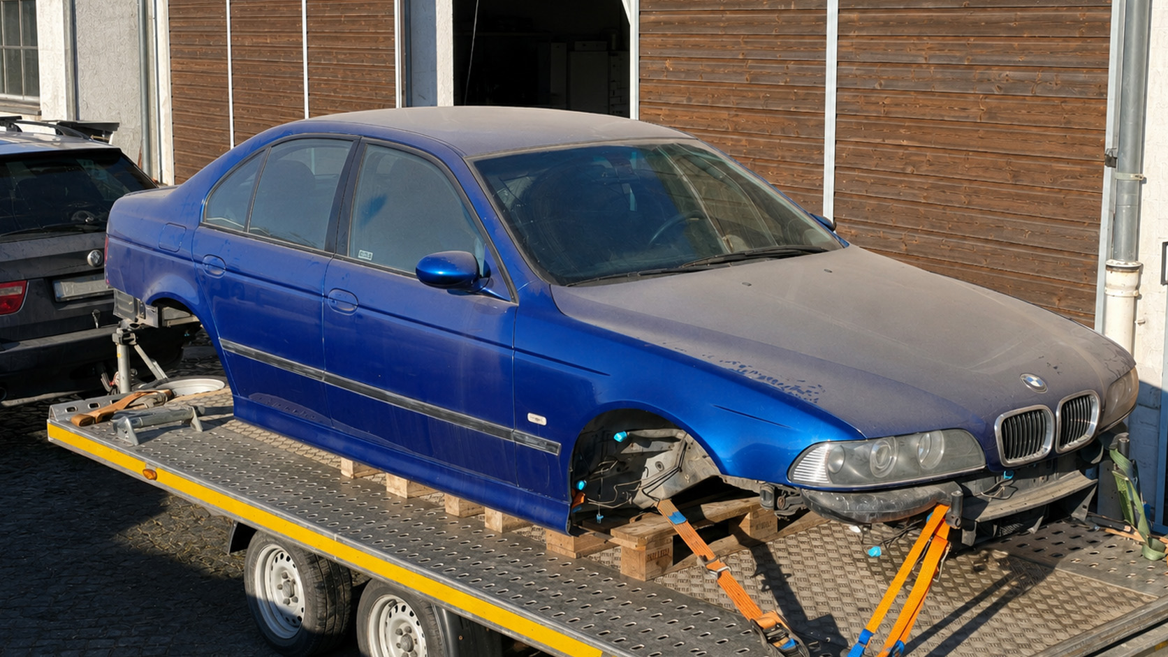 BMW M5 completely torn down after sitting for 24 years