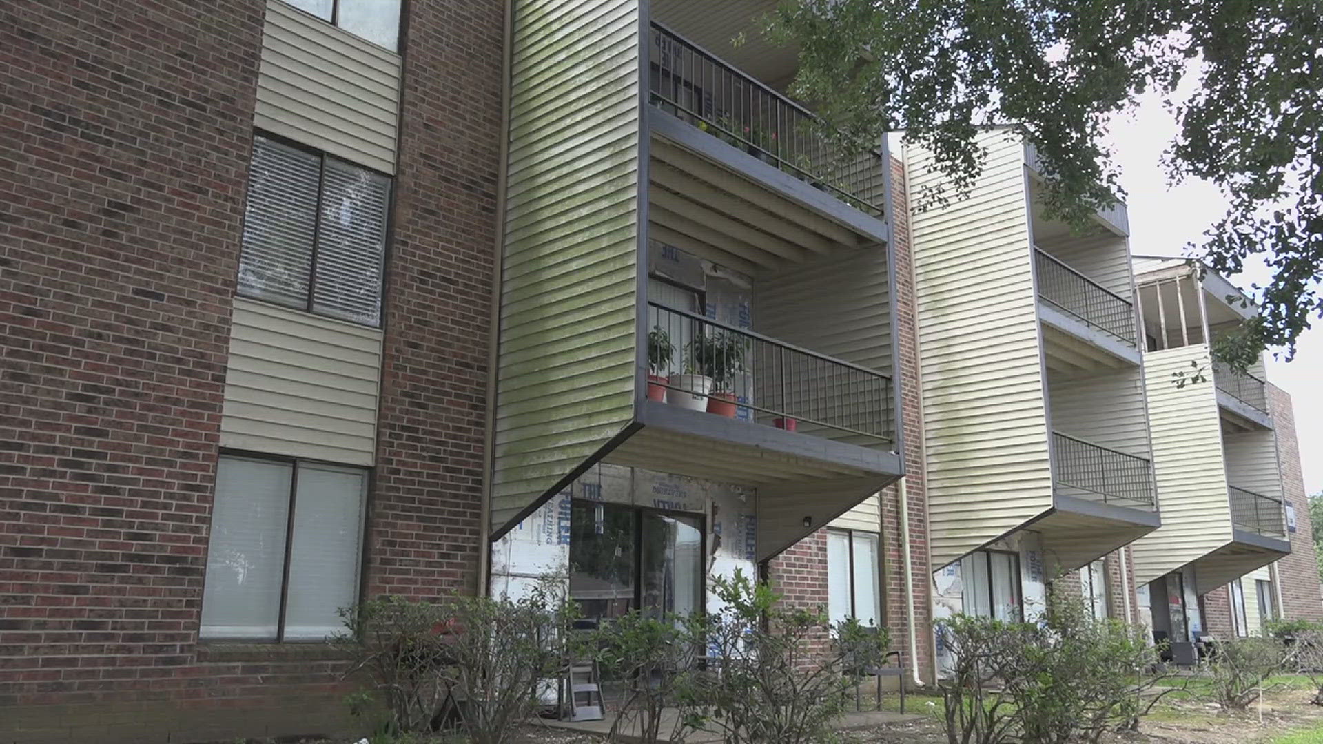 Beaumont apartment residents raise concerns over living conditions