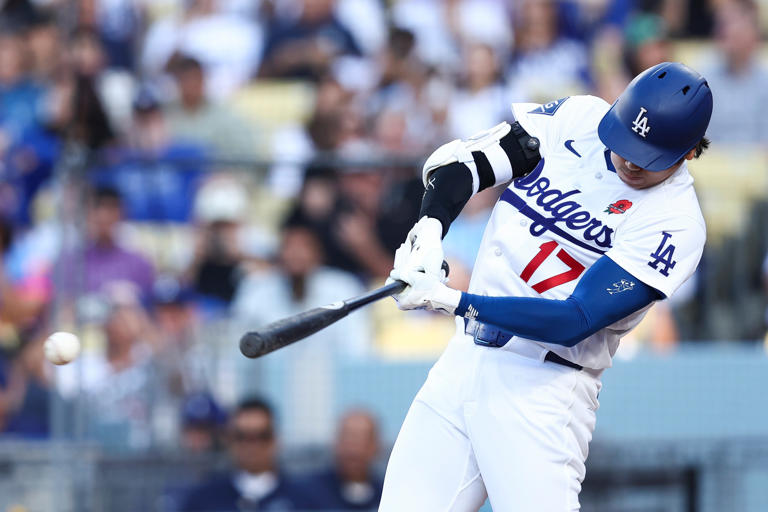 Freddie Freeman sparks a 4-run seventh as the Dodgers rally past the ...