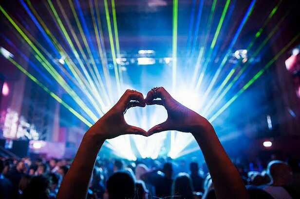 Is this finally the time to turn phones off? How concert culture can be ...
