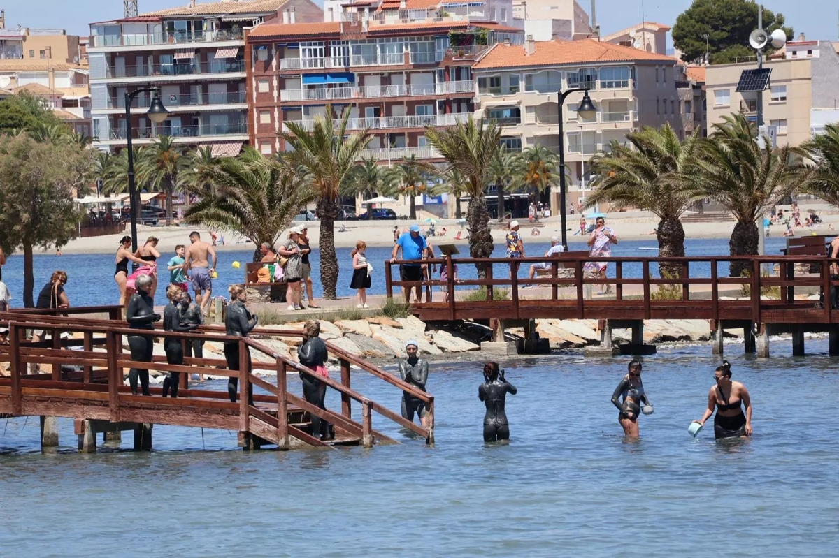 San Pedro renueva los accesos a los baños de lodo y la playa de La Mota ...