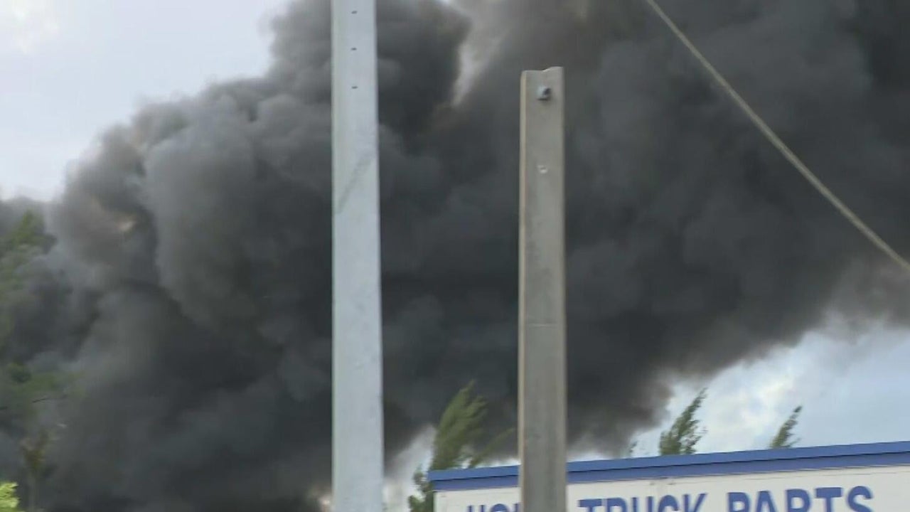 Breaking: Massive junkyard fire in Opa-locka sends thick smoke across ...