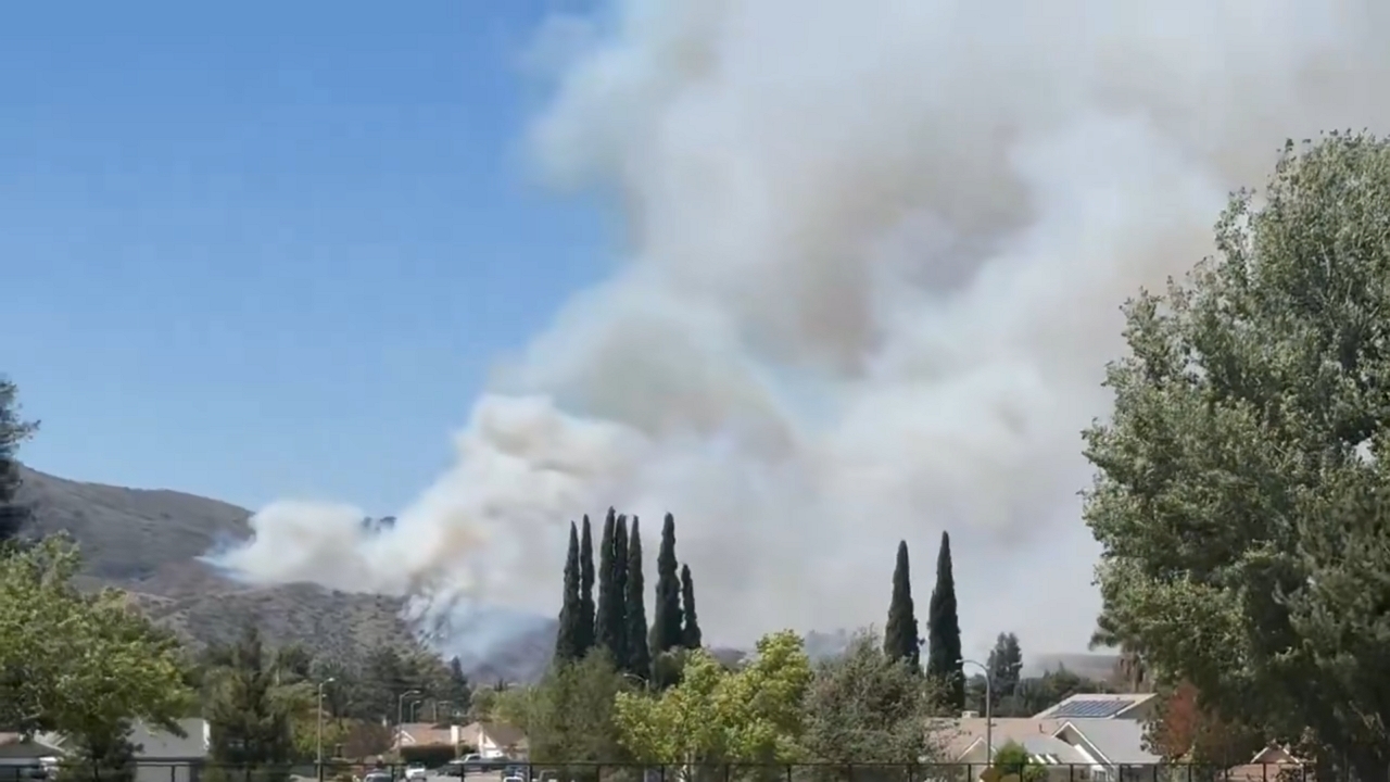 Massive smoke from Sandy fire in Simi Valley