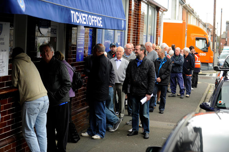 11 cracking nostalgic images of loyal Portsmouth fans queueing for ...