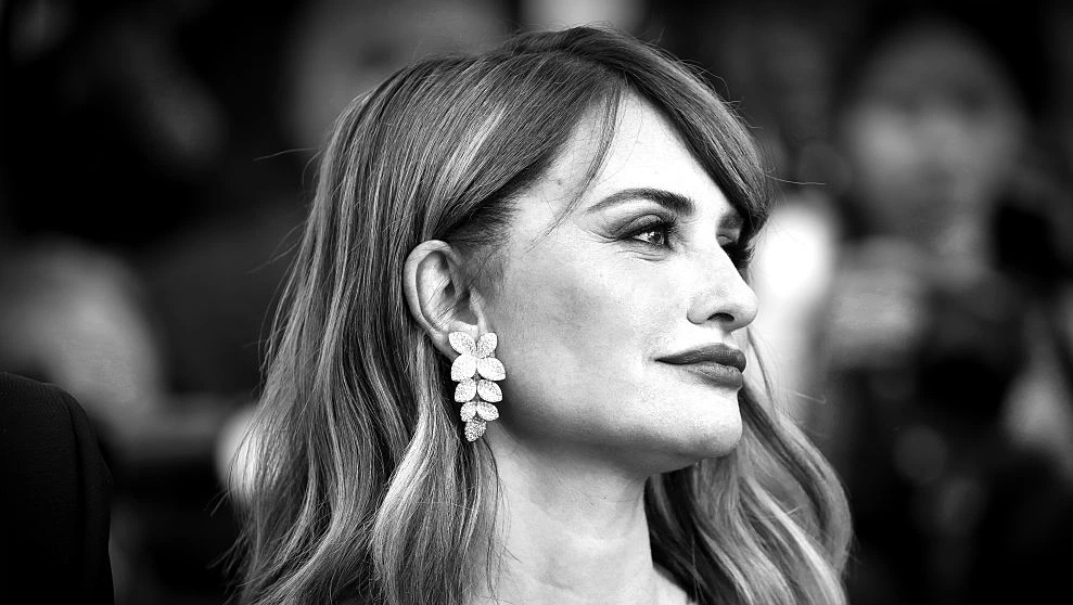 Penélope Cruz surprises Cannes with rare Georges Chakra gown