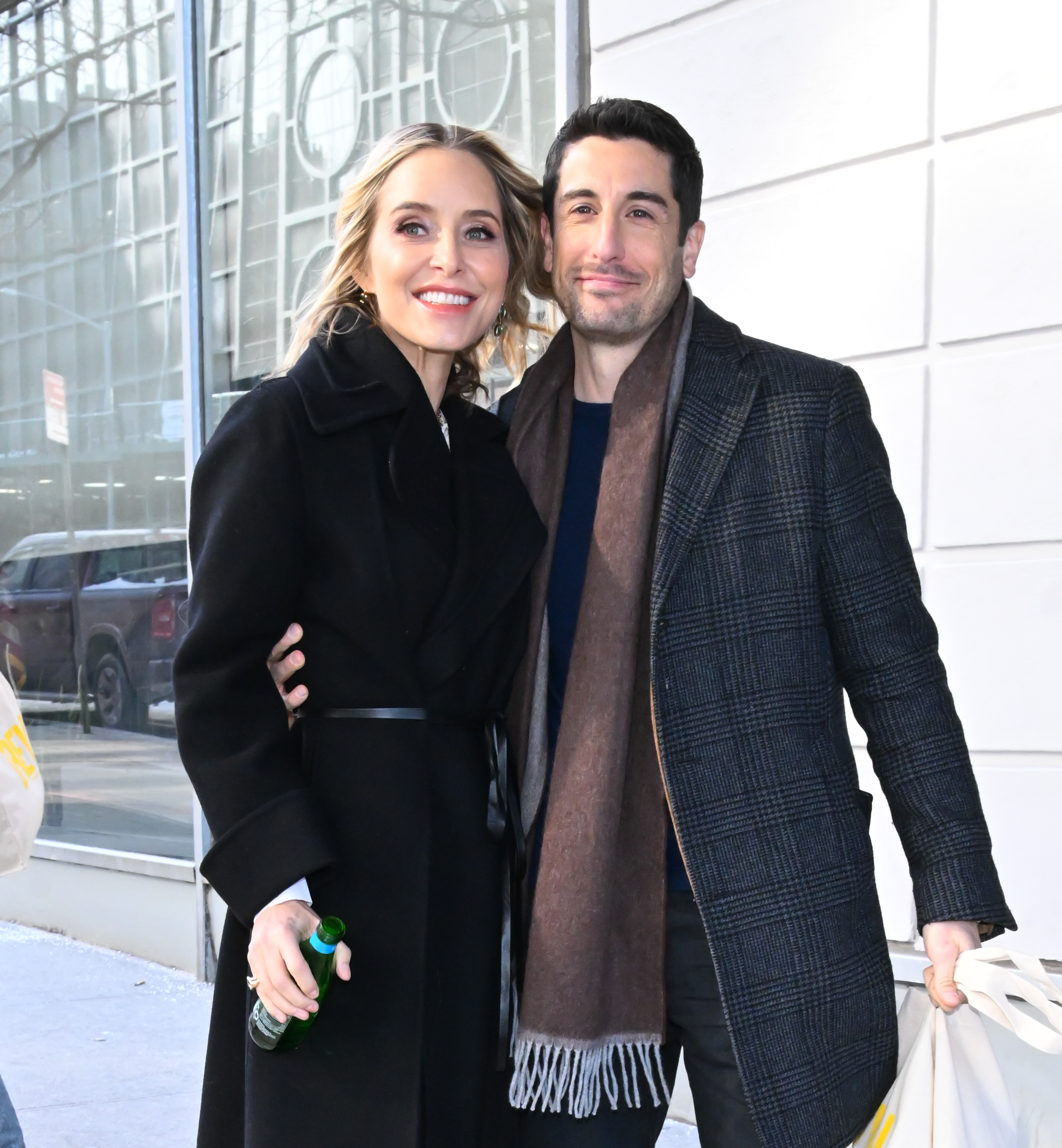 Jenny Mollen pens vulnerable essay about struggle to feel worthy and ...