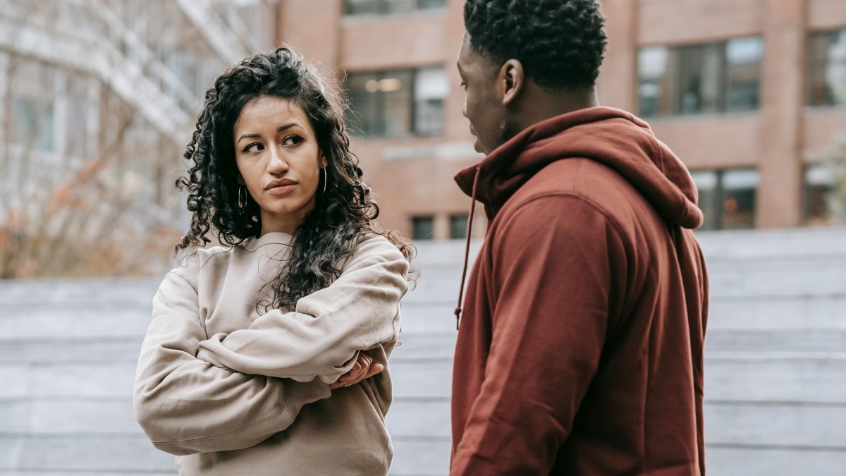 13 things men do without realizing women see as signs of lost love