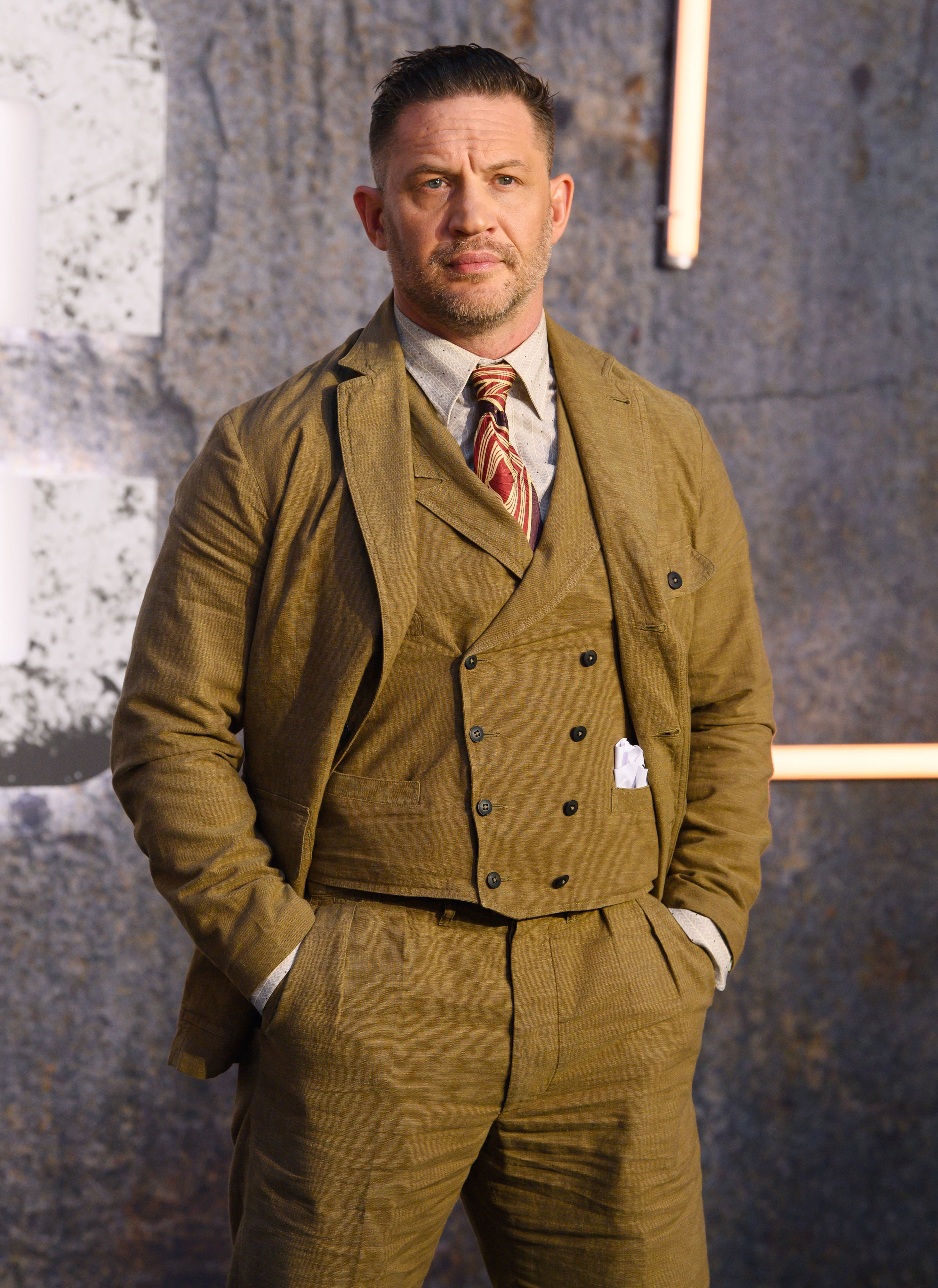 Tom Hardy, despedido de Mobland: las otras controversias en su carrera ...