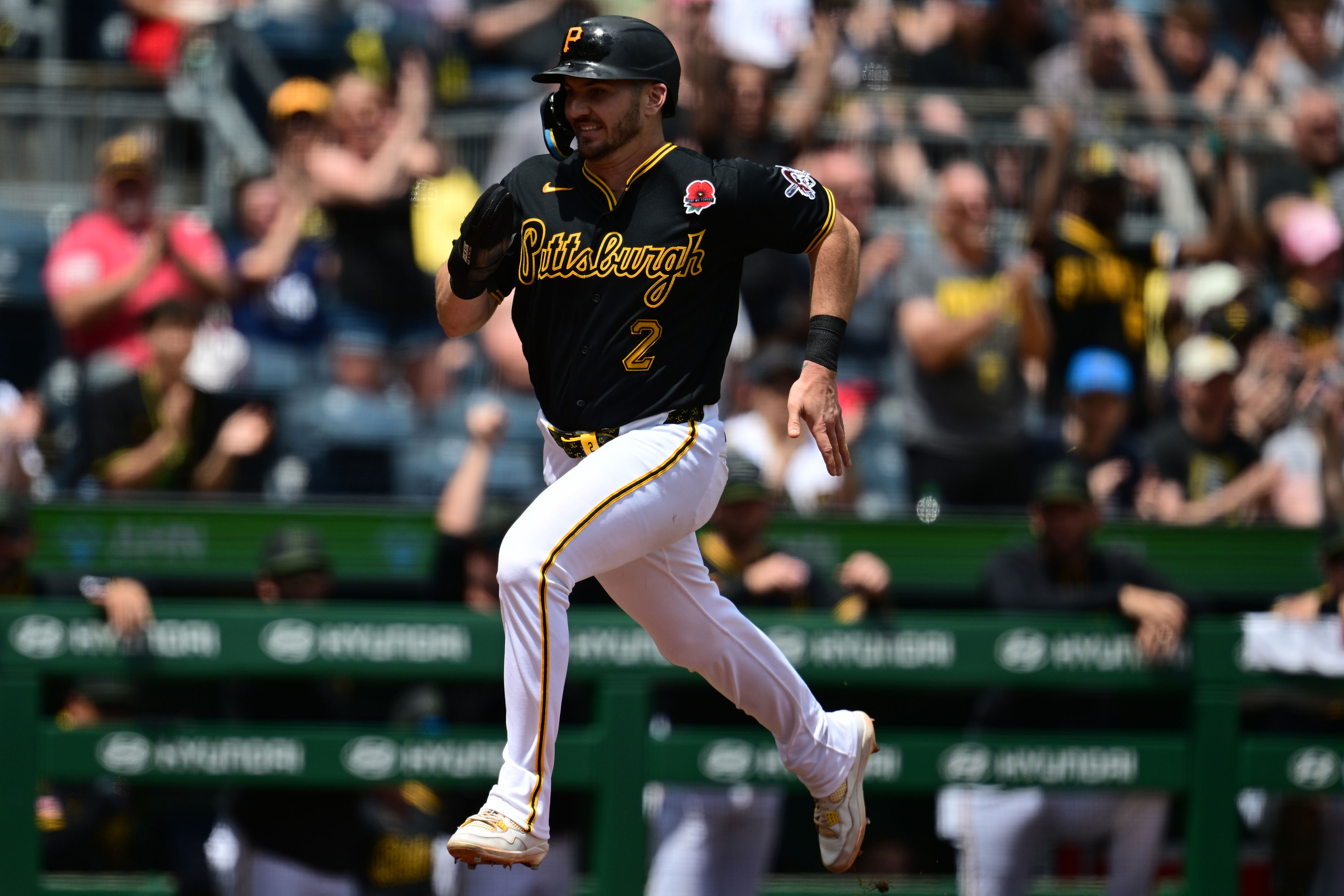 Henry Davis slugs late go-ahead homer as Pirates send Cubs to a 9th ...