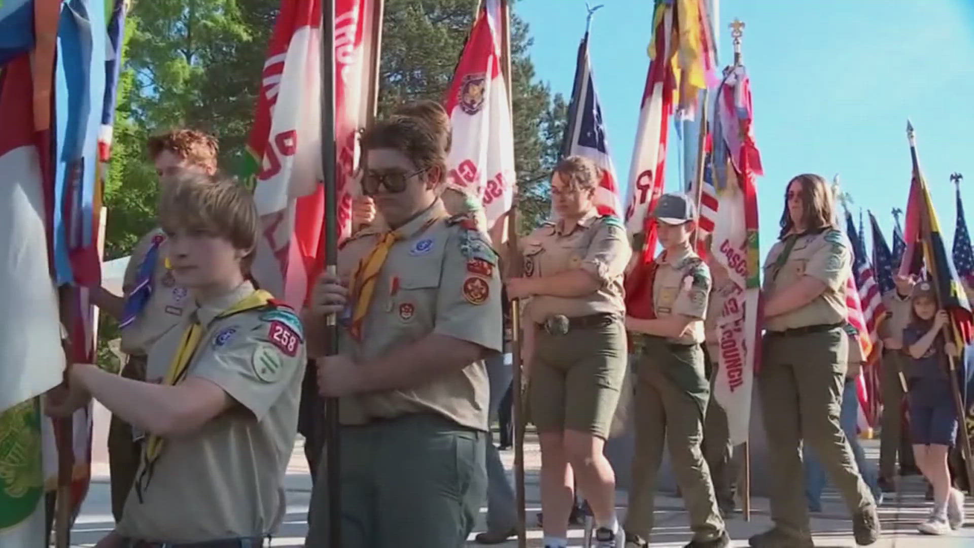 Scouts of America place 130,000 flags at Williamette National Cemetery
