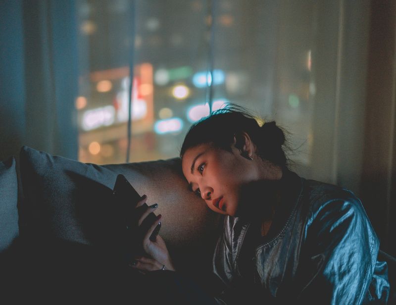People who slowly lose all their friends usually have these 15 habits