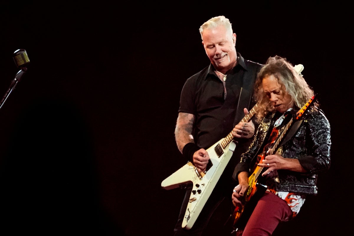 Metallica urge fans to be part of something bigger than the show