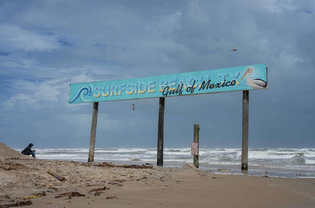 Hundreds petition to hire Surfside Beach lifeguards after 11-year-old ...