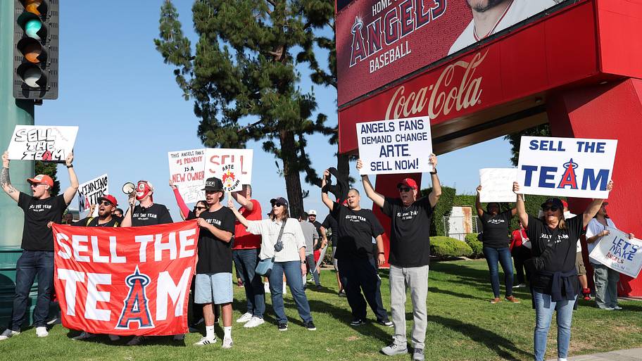 'Tarps off' trend reaching Angel Stadium is Arte Moreno's worst nightmare