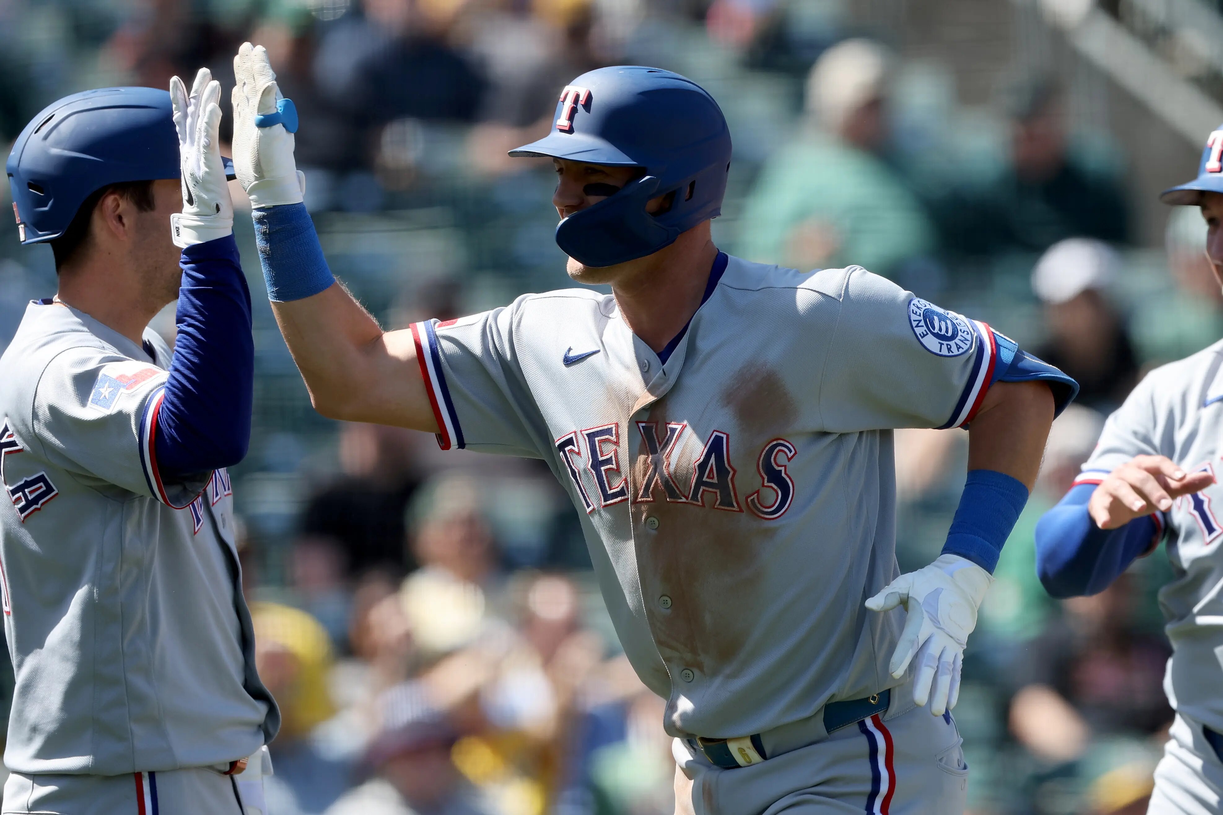 Josh Jung exits Rangers loss with possible shoulder injury