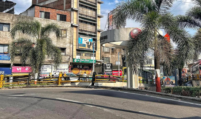 Drunk BBA student suffers injuries as car crashes into railings falls ...