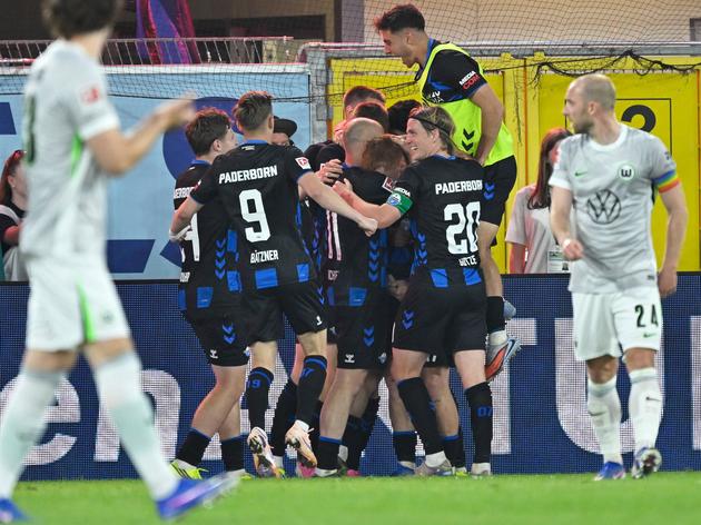 Der VfL Wolfsburg steigt gegen Paderborn dramatisch in die 2. Bundesliga ab