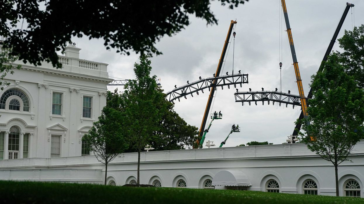 Trump's 'tacky' White House makeover reaches new heights amid 'bug ...