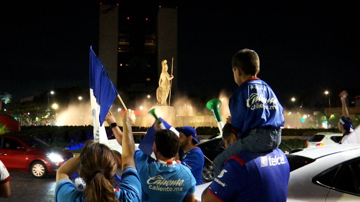 La Minerva se pinta de azul; la décima estrella desata la locura ...