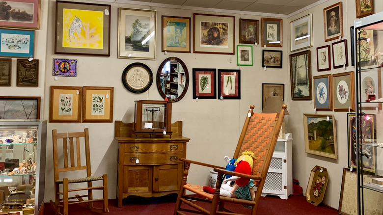 20 tips for buying art for your home at a thrift store