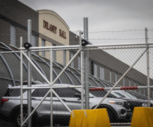 NJ gov. blocked from entering ICE detention center