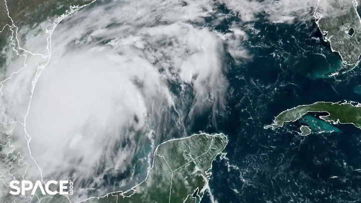 Amazing time-lapse of Hurricane Francine barrelling towards Louisiana