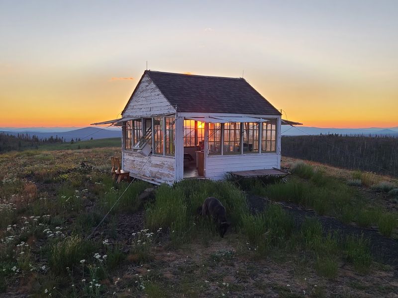 7 Oregon fire lookouts you can rent overnight for less than a motel room
