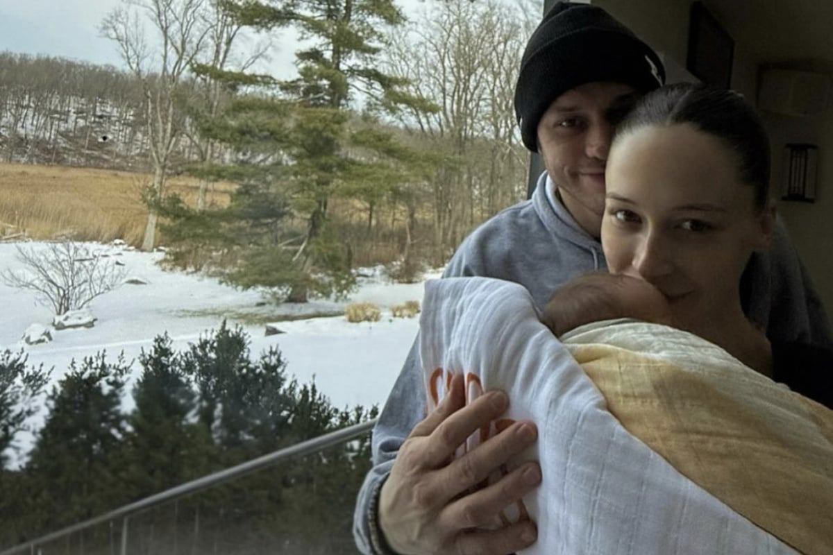 Pete Davidson reacts to Elsie Hewitt's "utterly confusing" claims of ...