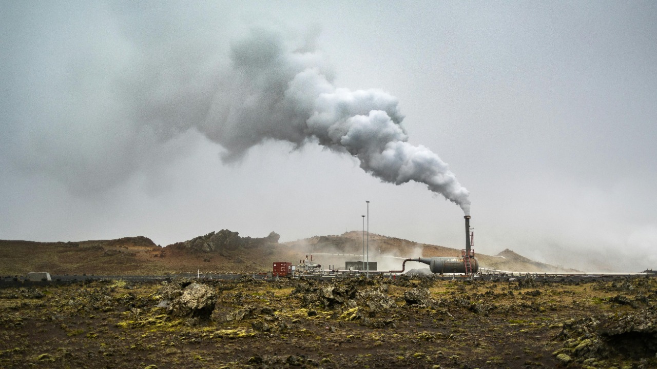 Engineers just switched on a machine that pulls carbon straight from ...