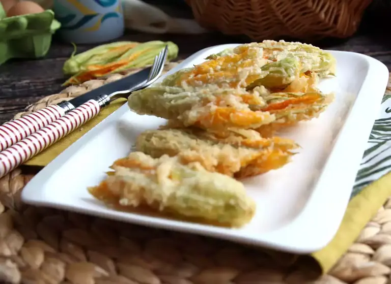 Gebakken courgettebloemen, het recept voor beslag met bruisend water