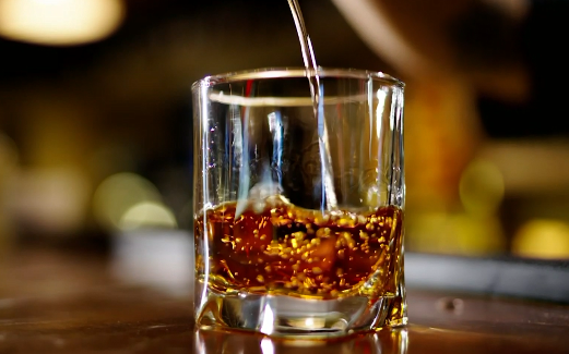 Proposed Ohio bill would require bars, restaurants to have drink ...