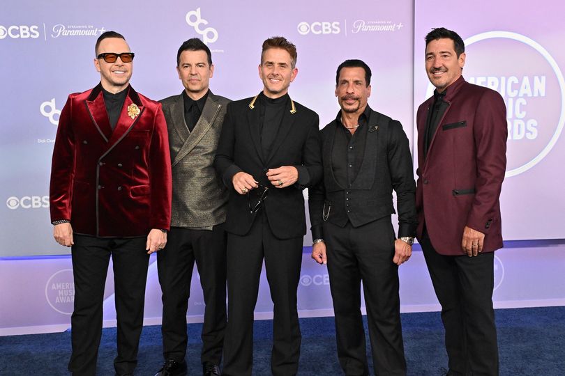 AMAs viewers slam 'embarrassing' performance by New Kids on the Block