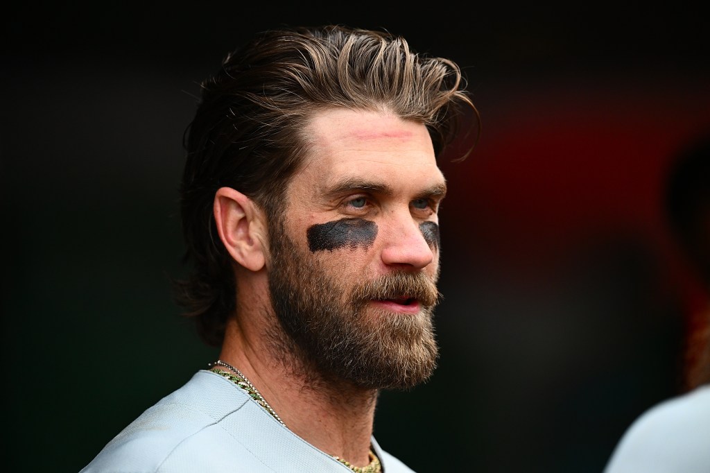 Phillies' Bryce Harper goes viral for bizarre morning routine