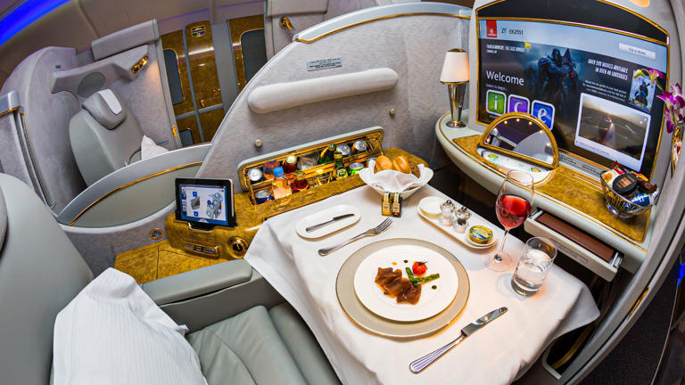 Here's what Emirates actually spends per passenger on its Airbus A380 ...