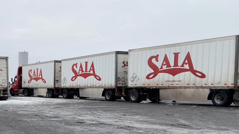 These states allow semi trucks to pull three trailers