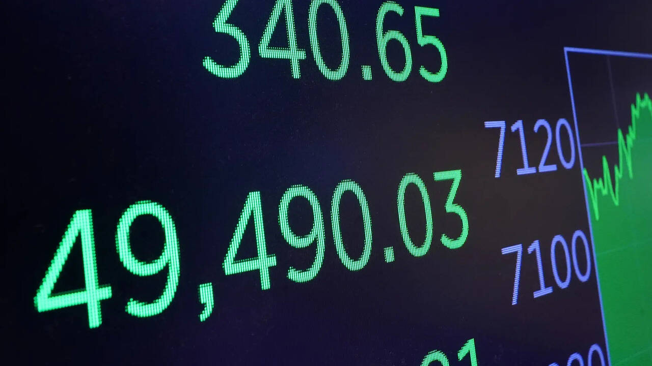 Democrats intensify focus on congressional stock trading amid anti ...