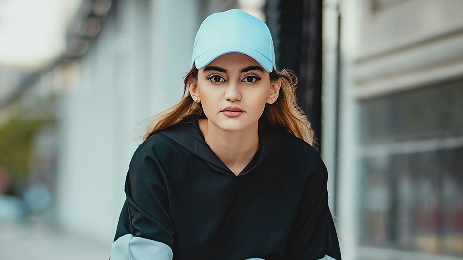 20 outfits that make people think they know your whole story