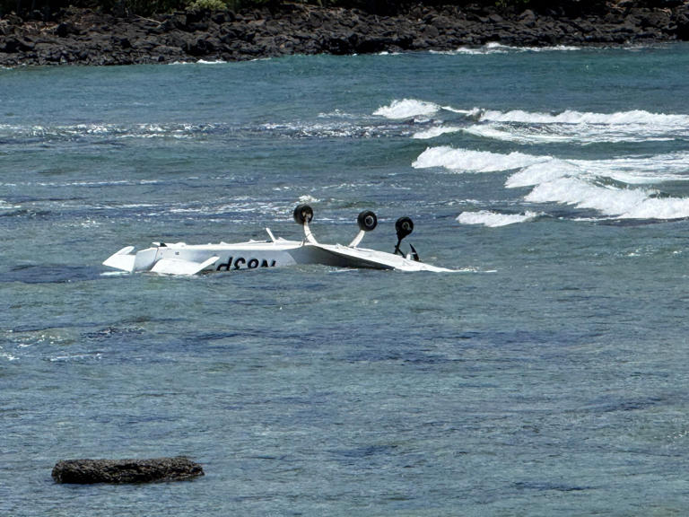 2 survive small plane crash near Molokai’s Kalaupapa Airport