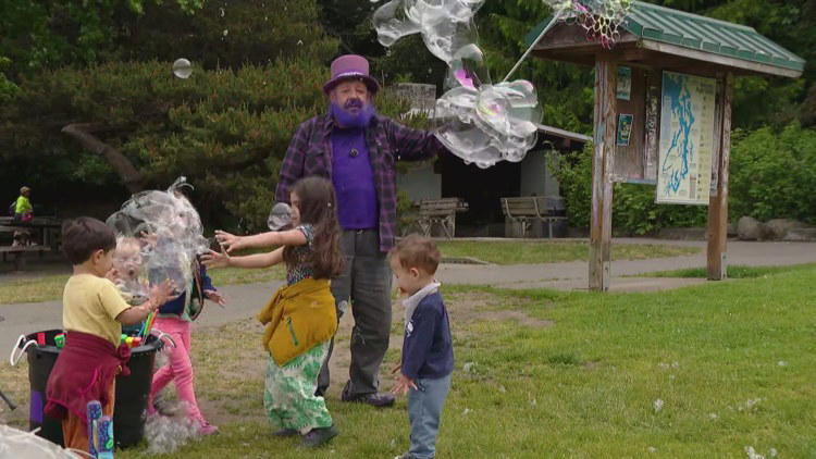 Seattle's 'Bubbleman' won't let thieves burst his bubble of joy