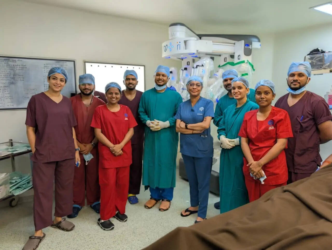Thane hospital conducts robotic gall bladder telesurgery using Made in ...