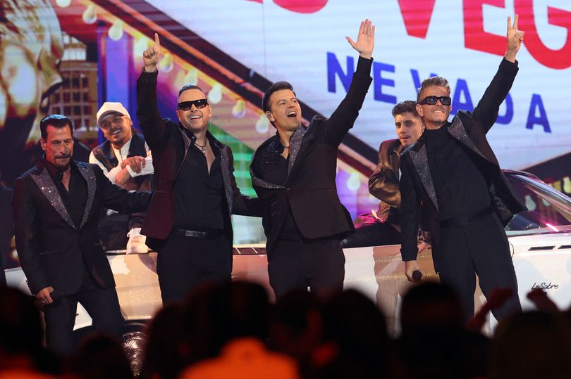 AMAs viewers slam 'embarrassing' performance by New Kids on the Block