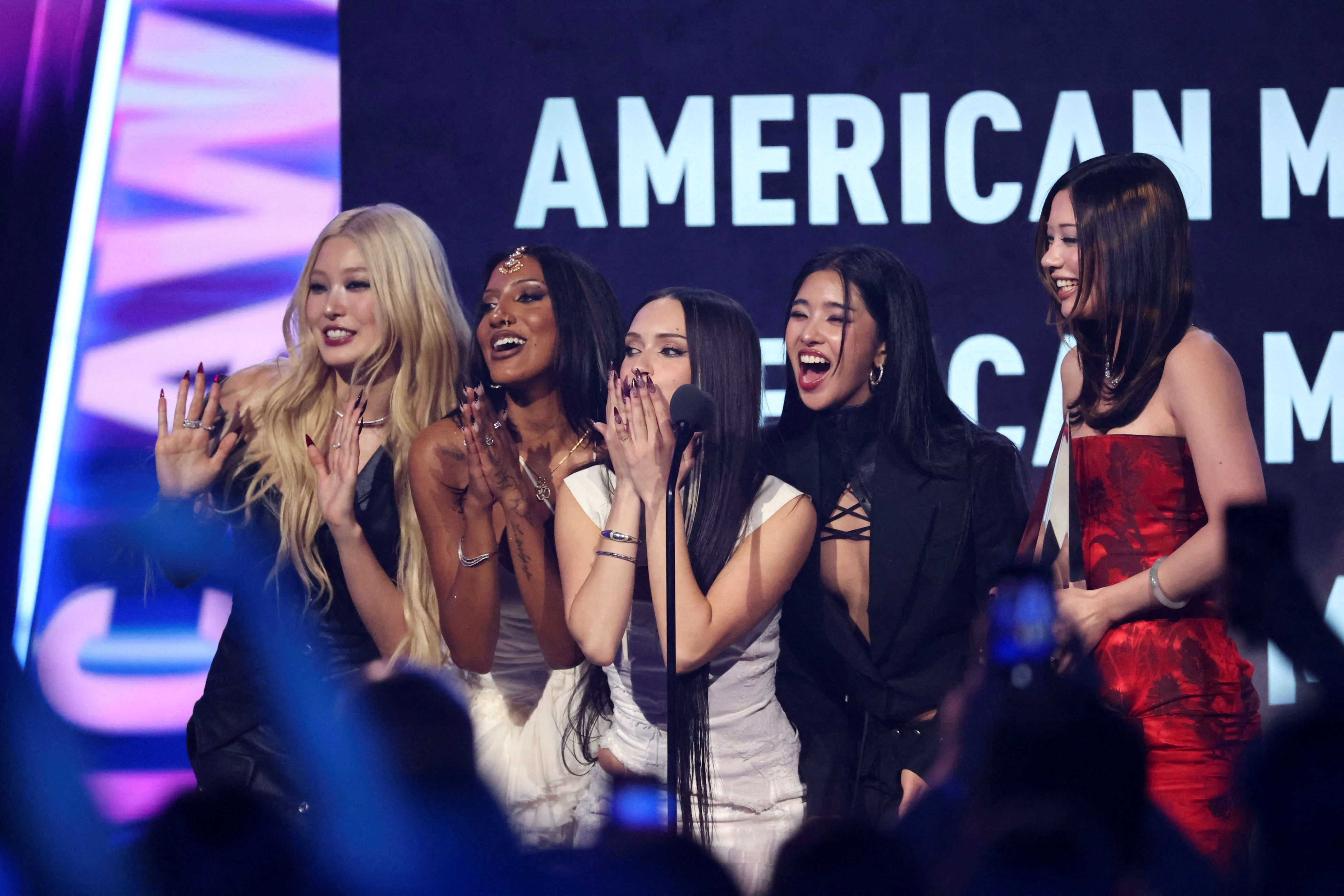 KATSEYE wins AMA new artist of the year