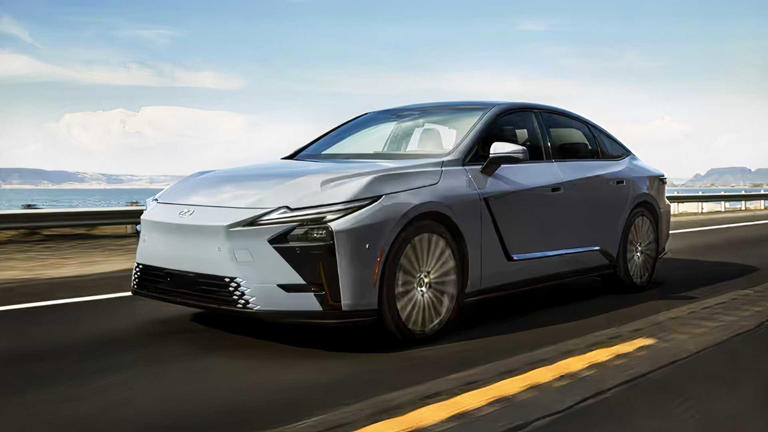 Lexus ES: A smarter luxury sedan alternative to the Mercedes E-Class