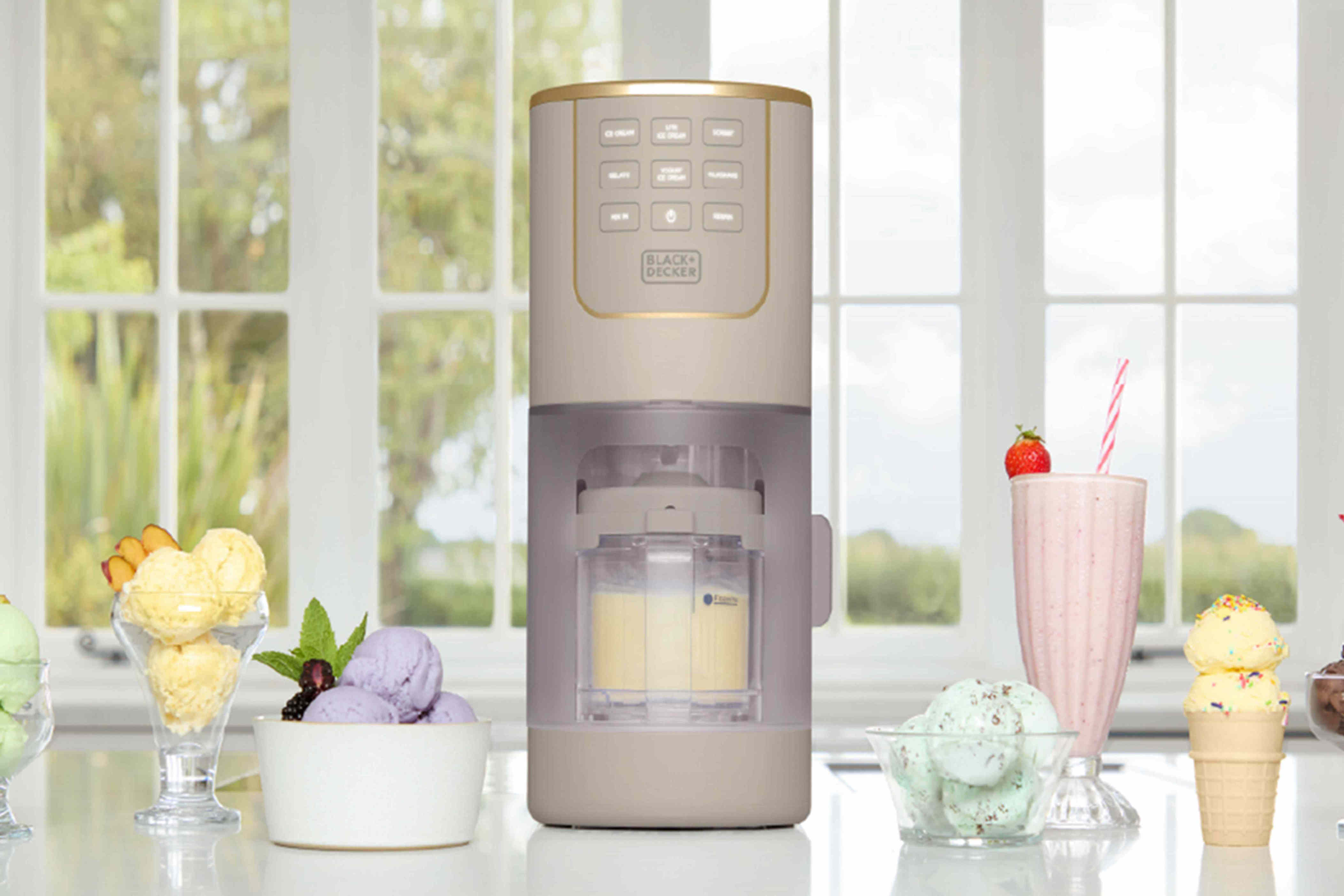 This ice cream maker costs way less than the Ninja Creami, but shoppers ...